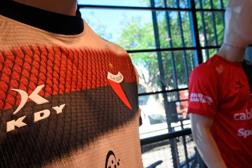 Marca nueva, ropa nueva: Colón reabrió el local con la indumentaria KDY ...