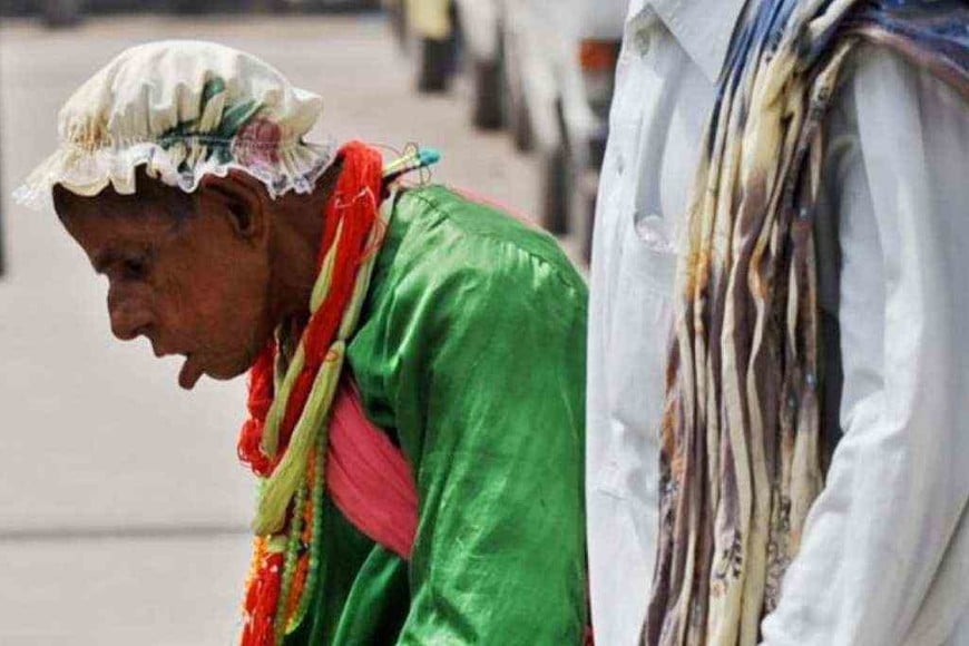 El drama de los "niños ratas" de Pakistán: menores con discapacidad ...