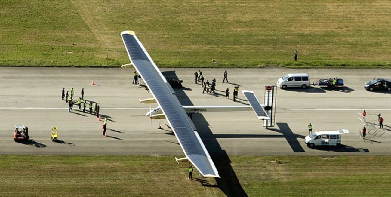 "Solar Impulse" se convirtió en el primer avión solar en realizar un ...