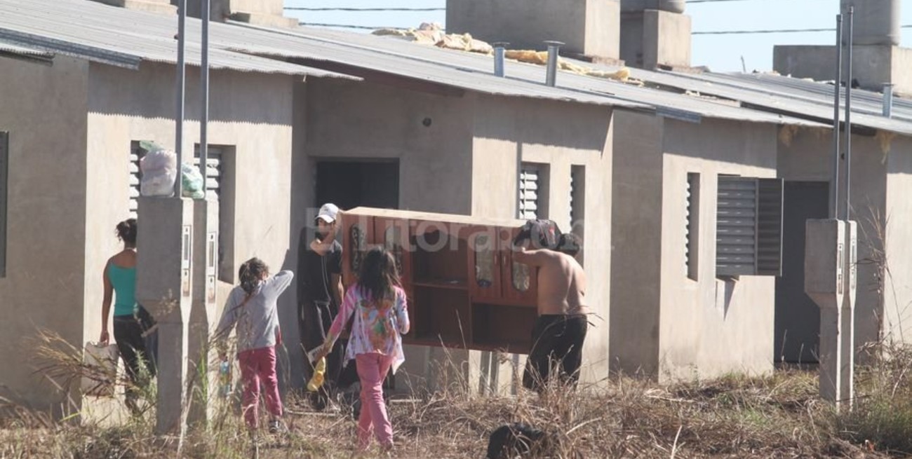 Se cumple un mes de la usurpación de 264 viviendas en la ciudad