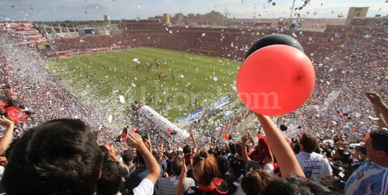 La única bandera es Colón y el monumento es para la gente