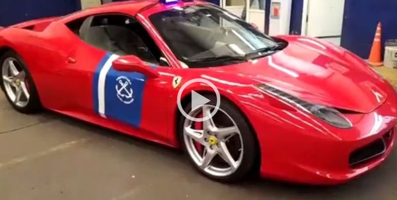 Incorporan una lujosa Ferrari a Prefectura Naval