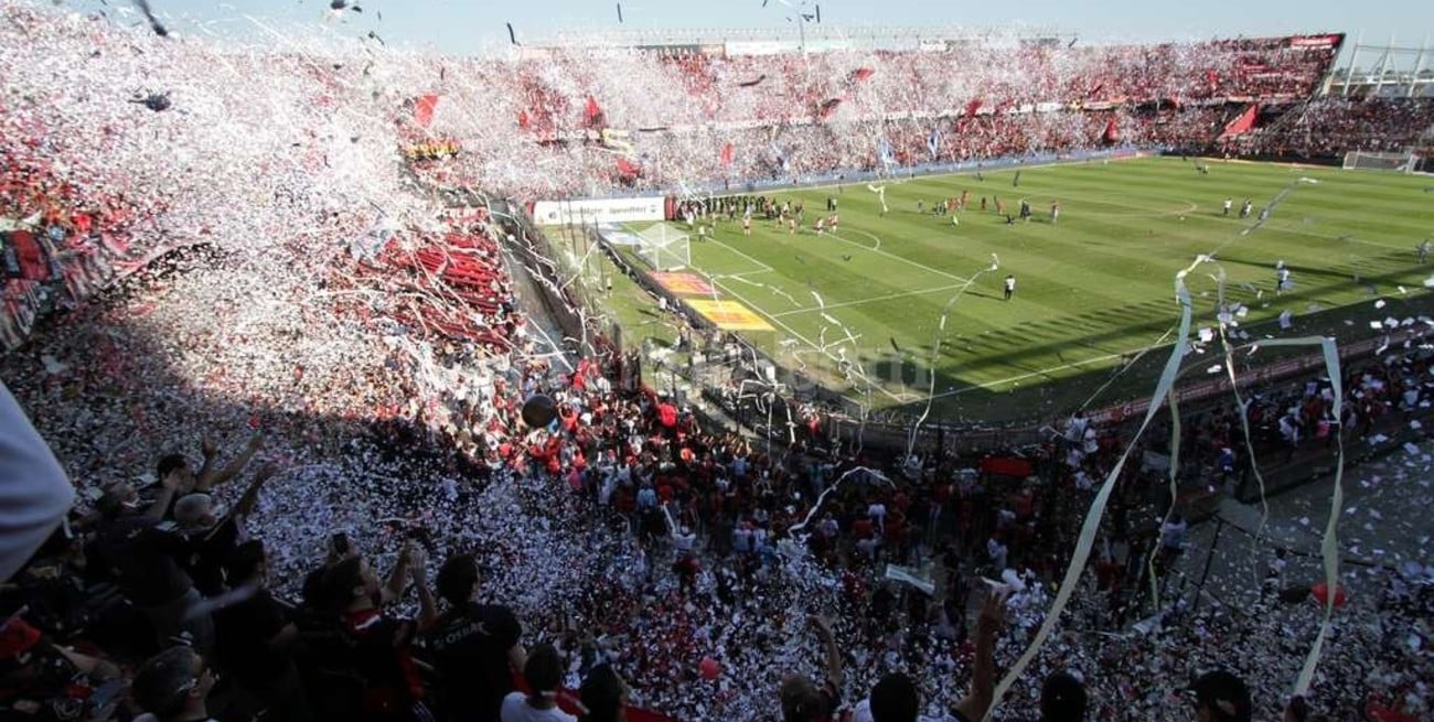 El campo de juego de Colón entre los cinco mejores del país