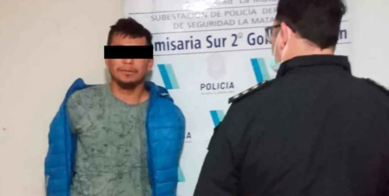 Policías detienen a un hombre descubierto mientras abusaba de su hija menor de edad
