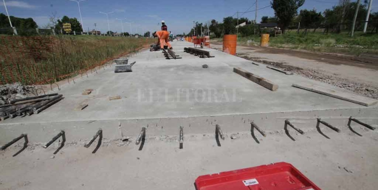 Comenzaron a hormigonar las colectoras de la Ruta 1