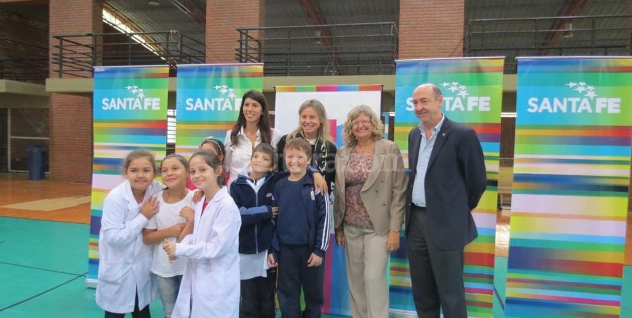 De la mano de dos Leonas, 5 mil chicos podrán practicar hockey