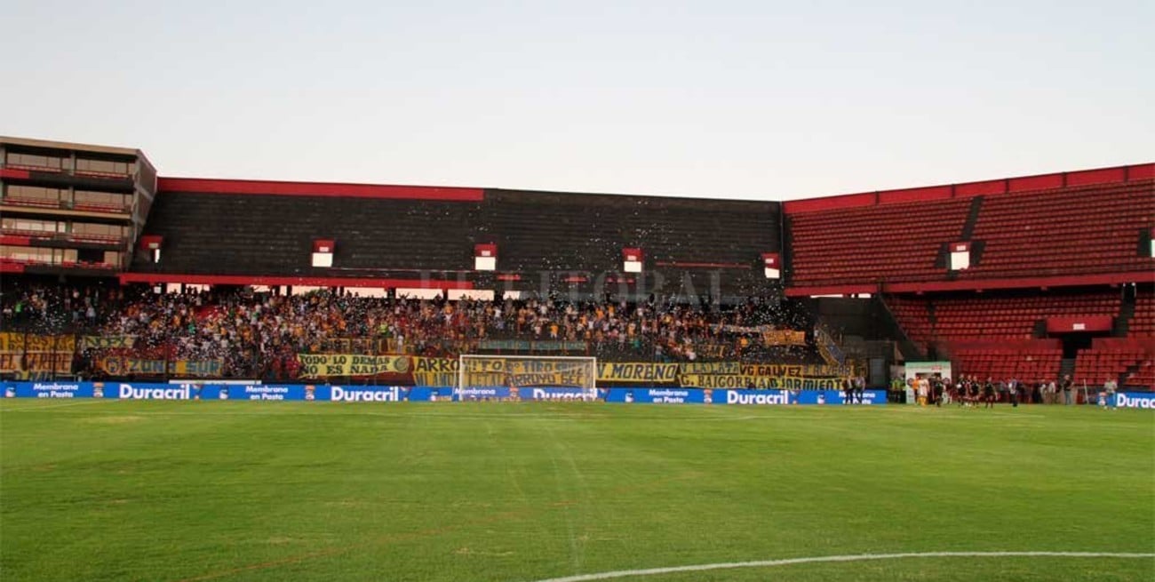 ¿Por qué está así la cancha de Colón?