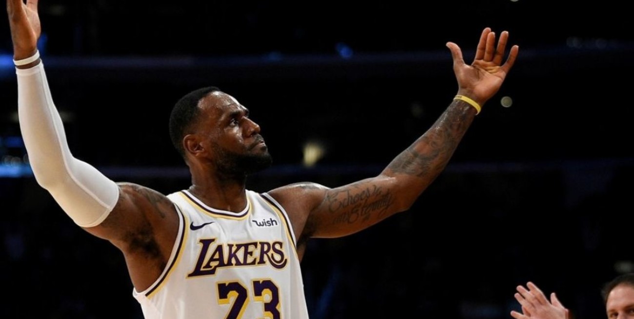 Lebron James, de Los Angeles Lakers, pide "volver a jugar"
