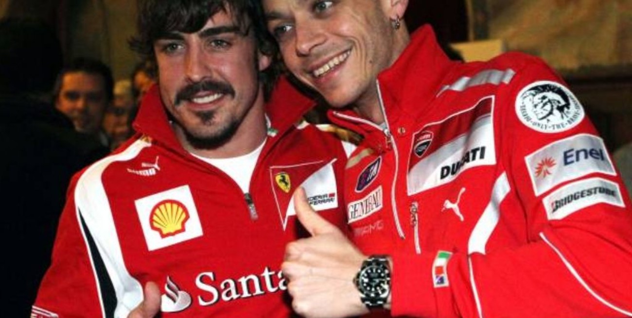El español Fernando Alonso invita a Valentino Rossi a correr juntos