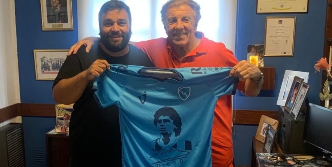 Reinaldo Merlo fue presentado en Defensores Unidos de Zárate