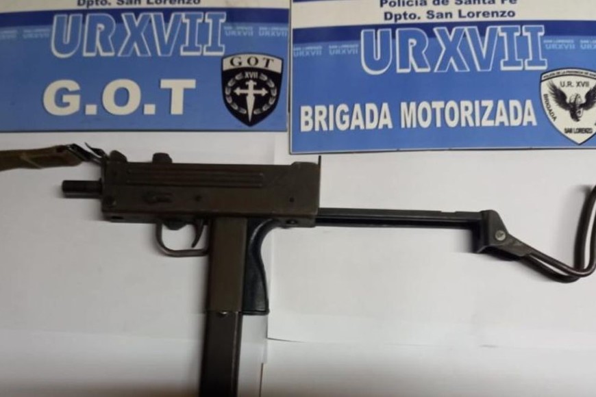 Dos detenidos con una ametralladora