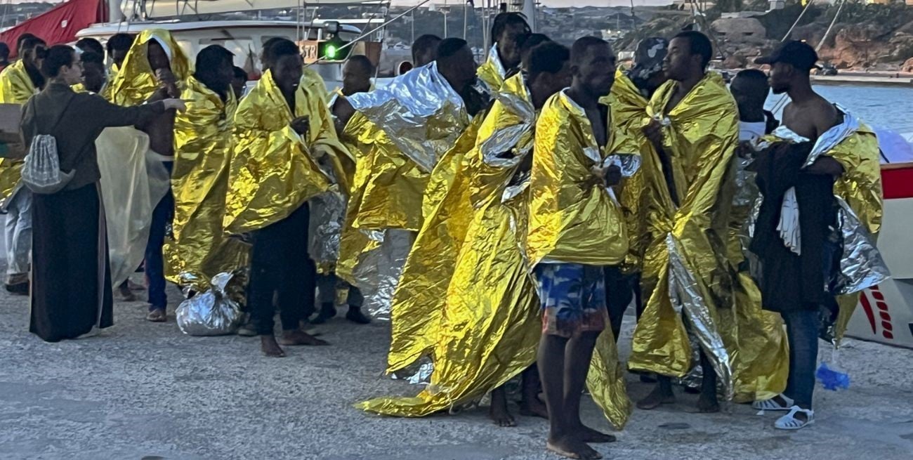 Nueva oleada migratoria en Lampedusa: 1.200 desembarcos en un día