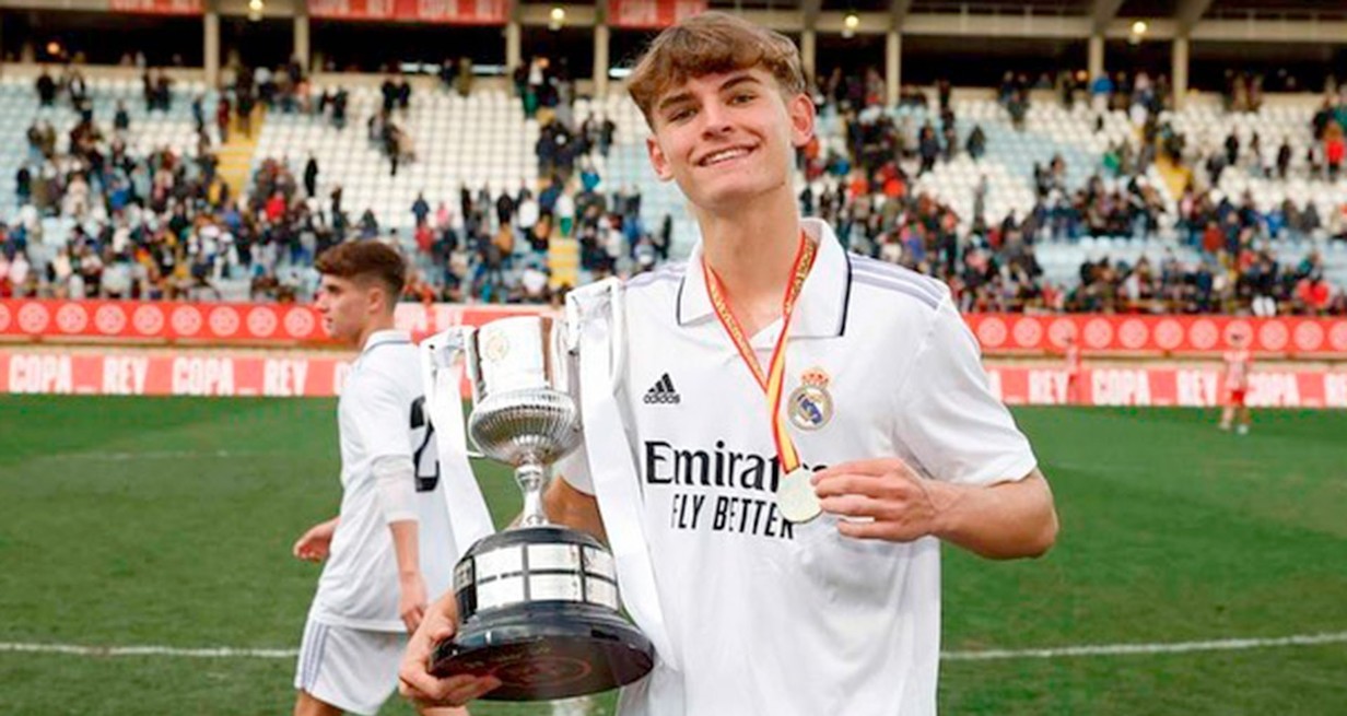 Nico Paz entrenó con la primera del Real Madrid y fue elogiado por Toni ...