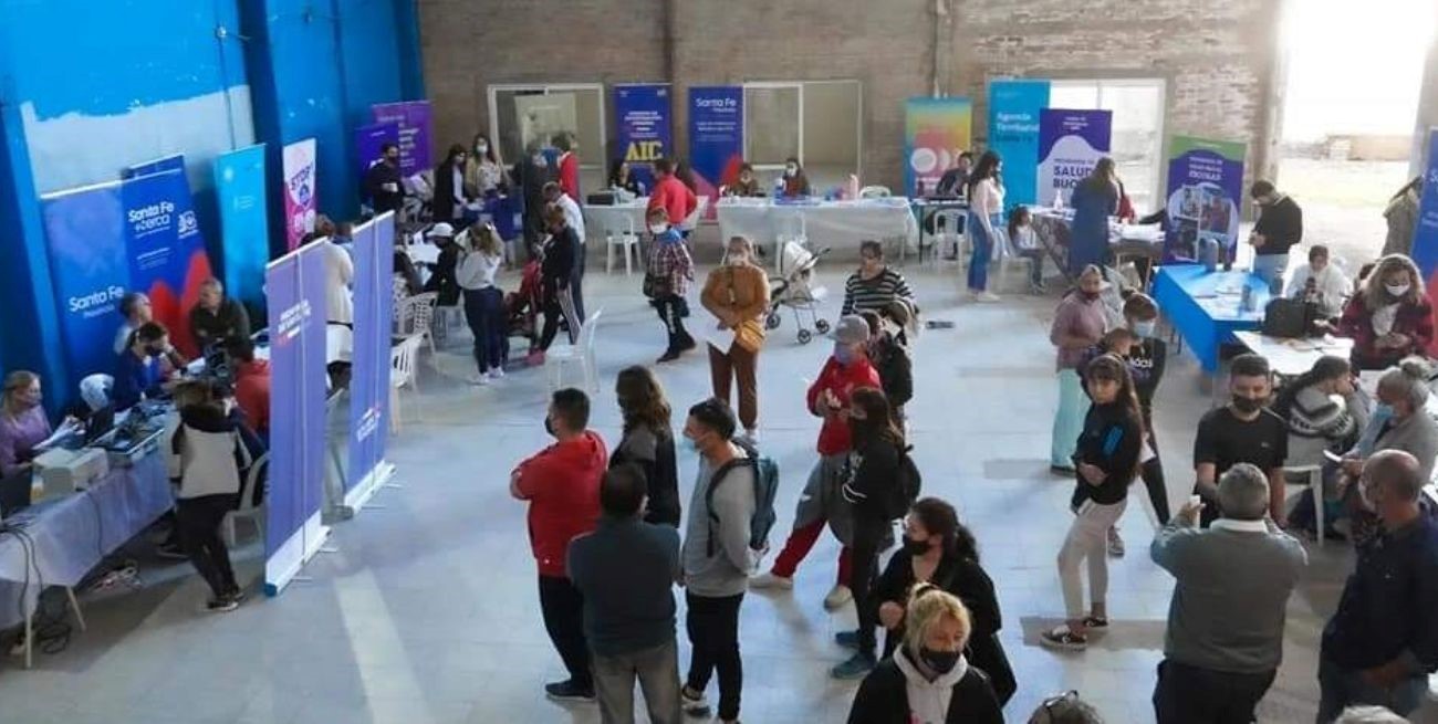 Alvizo invita a una actividad para realizar trámites cerca de casa