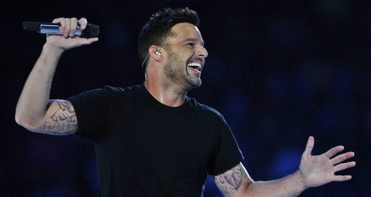 Video: Ricky Martin presentó una nueva versión de "Fuego de noche ...