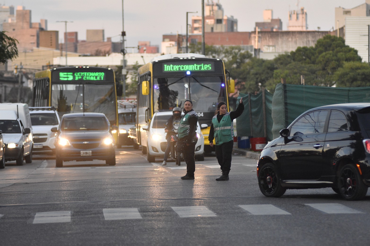 La secuencia de fotos del socavón de López y Planes y Cándido Pujato
