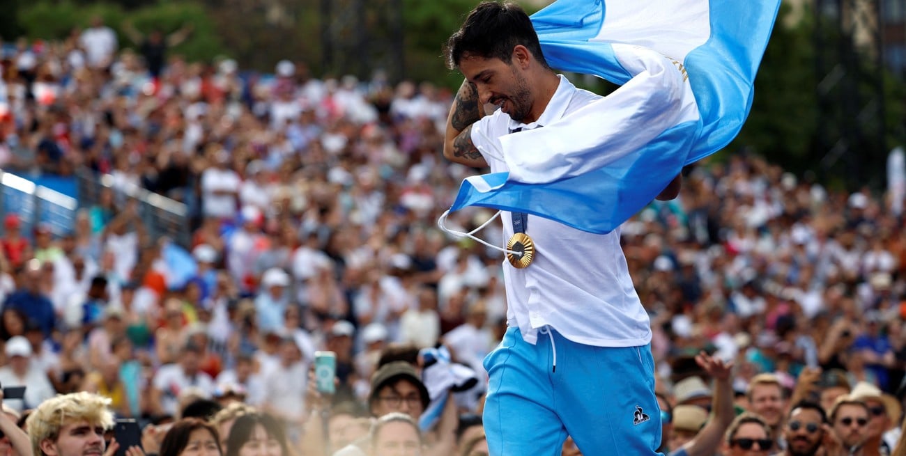 "Maligno" Torres y Eugenia Bosco, los abanderados argentinos en la ceremonia de clausura de los ...
