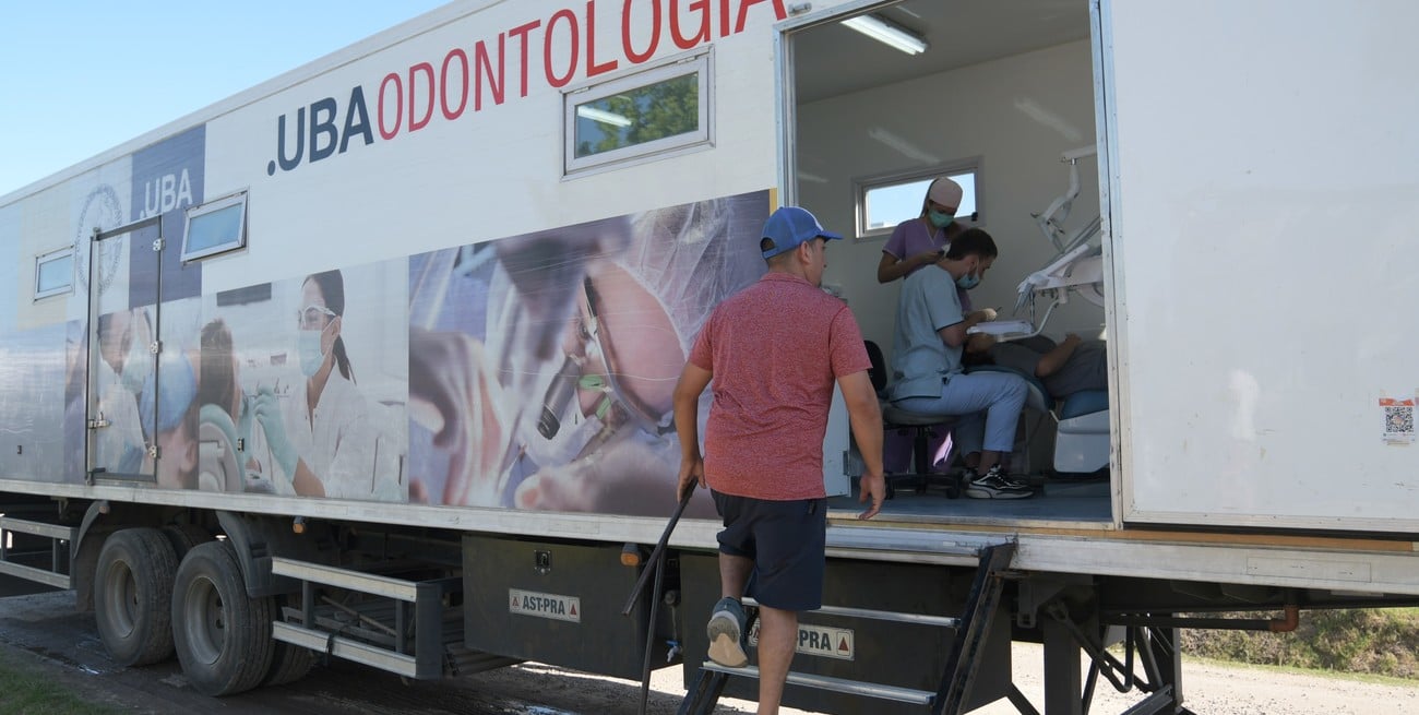 Unos 350 vecinos de Monte Vera ya recibieron atención en el tráiler odontológico de la UBA